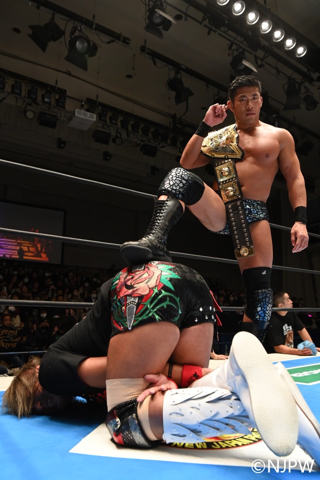 12/21【新日本】SANADAが“踏みつけパラダイスロック"で内藤挑発…|プロレス格闘技DX