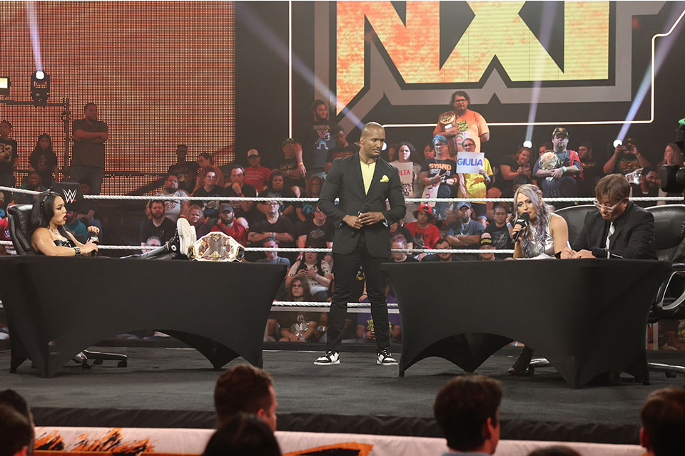 9/25【WWE】ジュリアがNXT女子王座挑戦へ公開会見で王者ロクサーヌと舌戦、ステファニー・バッケ…|プロレス格闘技DX